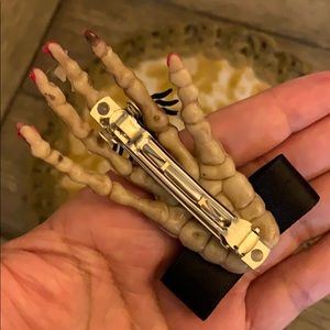 Halloween | Accessories | Halloween Skeleton Hand W Spider Hair Clip ...